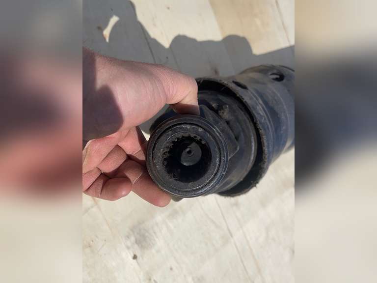 PTO shaft, Double Joint - Smith Sales Co. Auctioneers