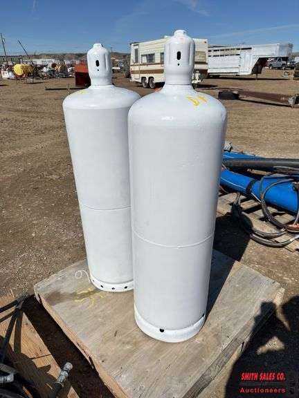 2 - 100 Lb Propane tanks - Smith Sales Co. Auctioneers