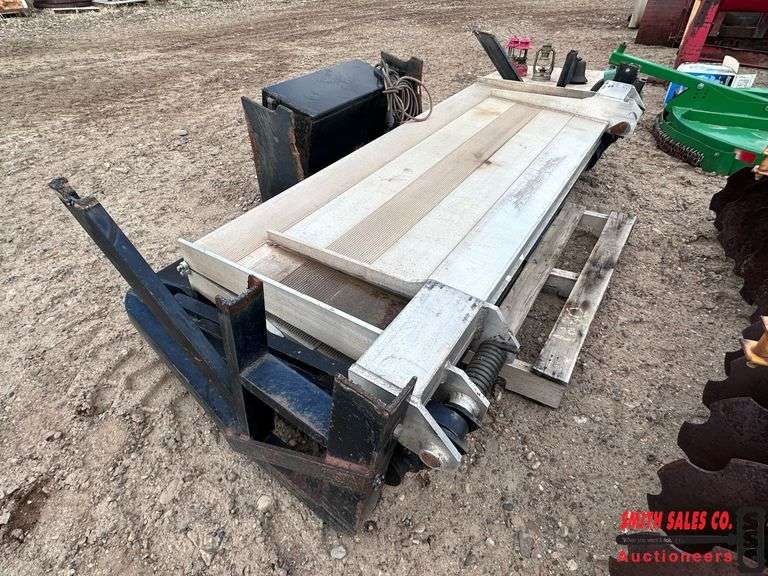 Maxon Lift Gate - Smith Sales Co. Auctioneers