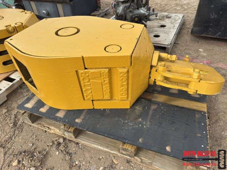 100 ton Sky Top Rope Block - Smith Sales Co. Auctioneers