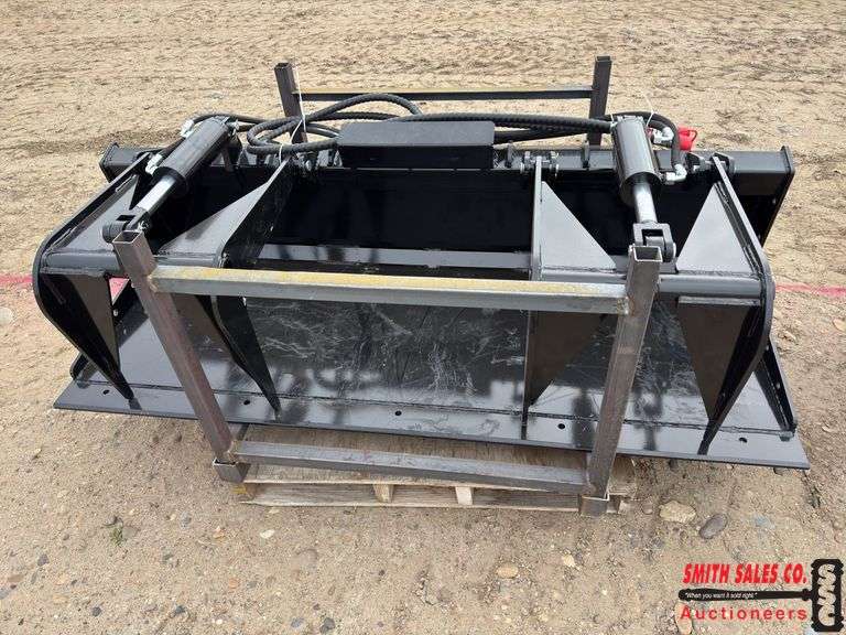GIYI Skid Steer Plate Grabber - Smith Sales Co. Auctioneers