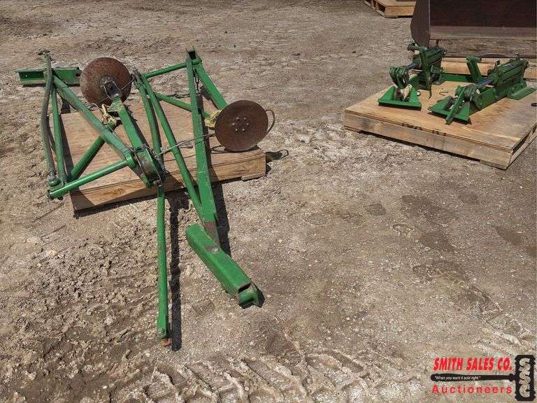 Hydraulic Row Markers - Smith Sales Co. Auctioneers