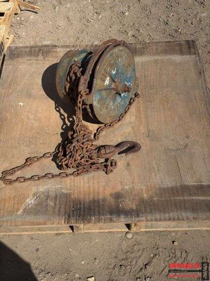 Hercules Overhead Crane 1 Ton - Smith Sales Co. Auctioneers