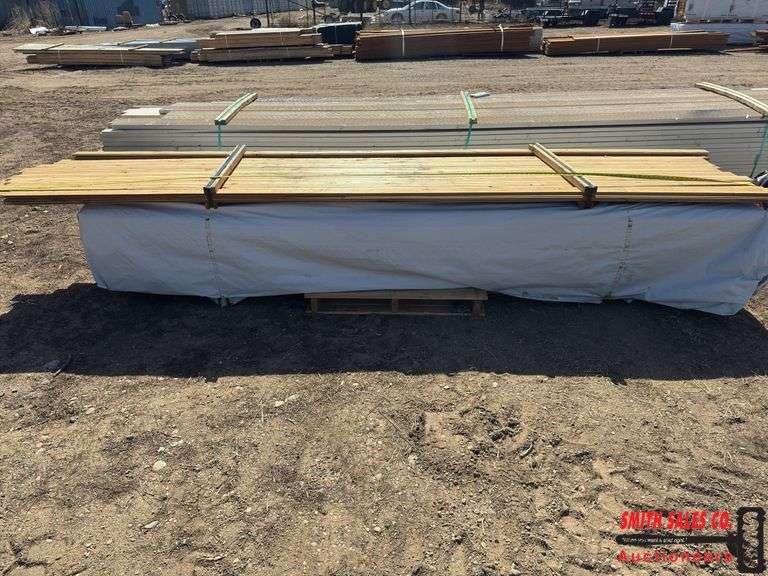 1200 sq. ft. Circle Sawn Fir Flooring Rustic - Smith Sales Co. Auctioneers