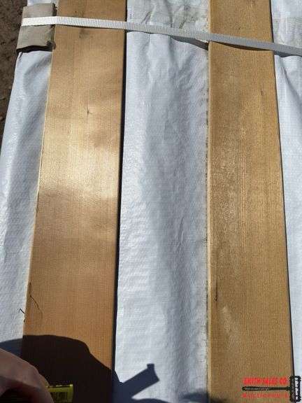 1/2 x 6 Cedar Beveled Siding Pallet - Smith Sales Co. Auctioneers