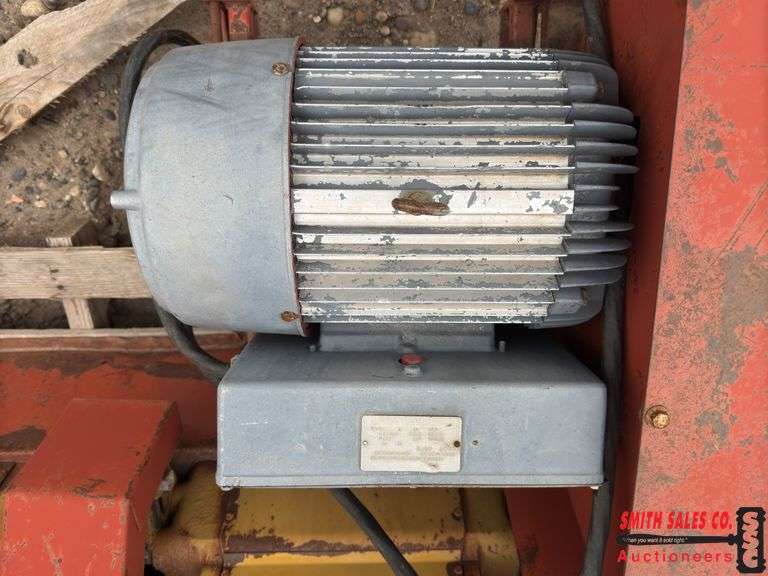 Peerless Grinder - Smith Sales Co. Auctioneers