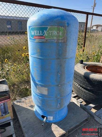 Water Pressure Tank - Smith Sales Co. Auctioneers
