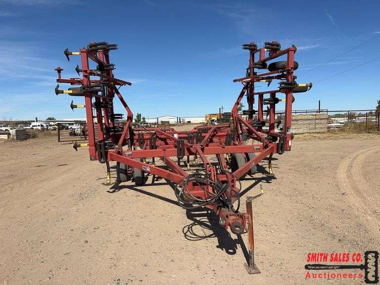 Case 5600 Chisel Plow - Smith Sales Auctioneers LLC