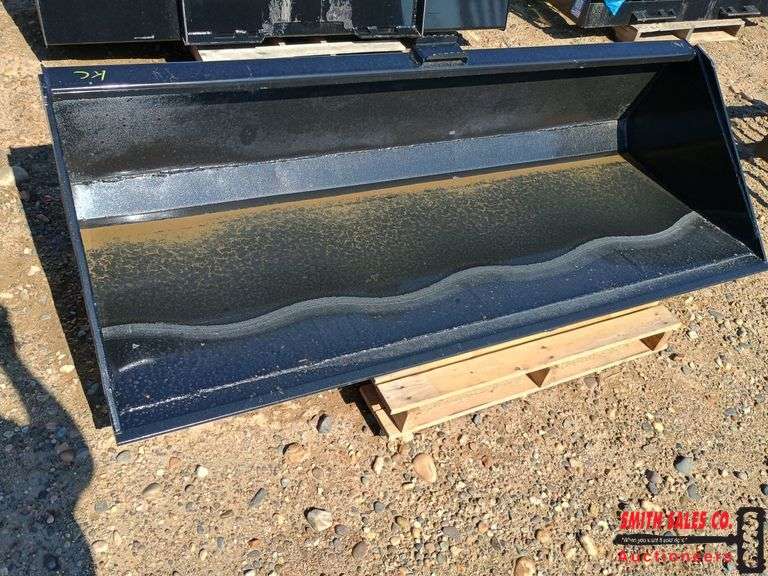90in QT Bucket With Blade - Smith Sales Auctioneers LLC