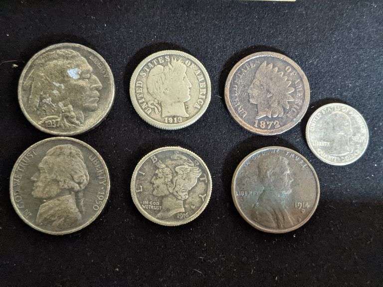 Lot of 6 oversized novelty coins - South Auction