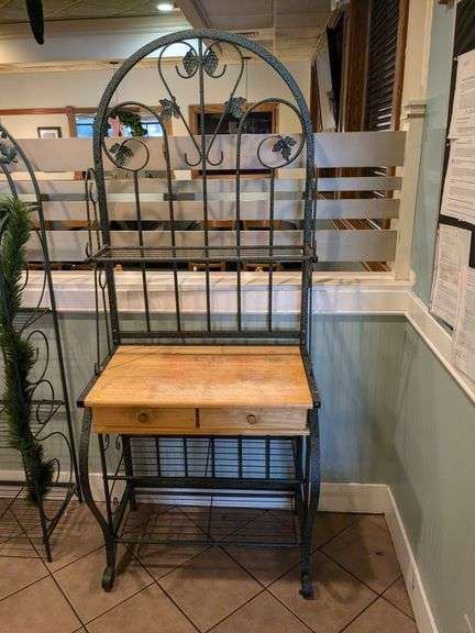 Decorative bakers rack - South Auction