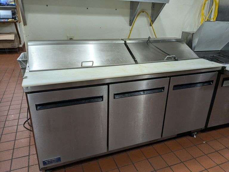 Arctic Air AST72RZ Prep Cooler - South Auction