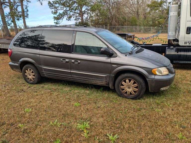2004 Chrysler Town & Country Van - South Auction