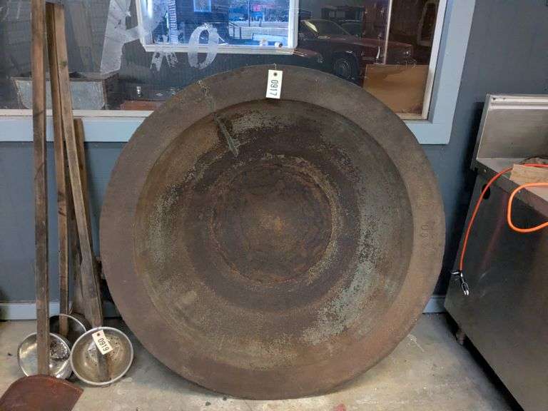 60 Gallon Cast Iron Syrup Pot - South Auction