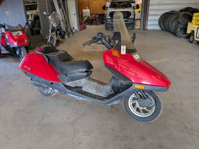 1999 Honda Helix CN250 Scooter - South Auction