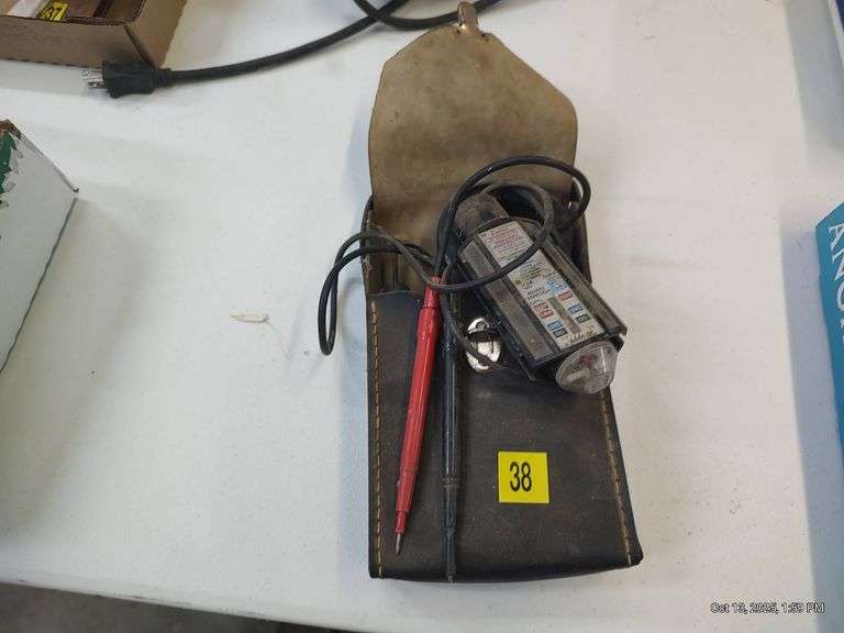 Wiggy Voltage Tester VT-1 and AWS Snap Clamp Meter with Case - South ...