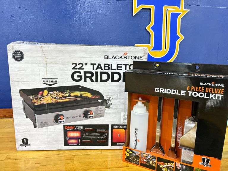 BLACKSTONE TABLE TOP GRIDDLE WITH UTENSILS - South Auction