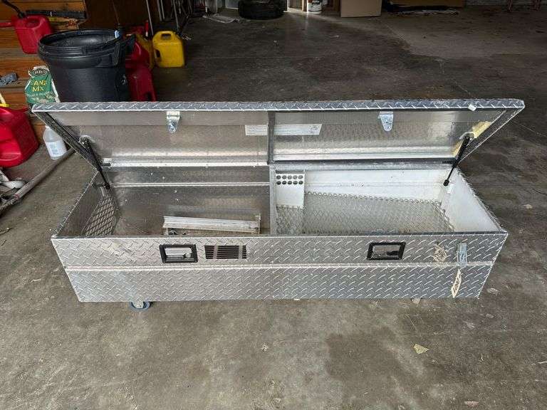 Avalanche 4000 Vortex Chiller Box with Diamond Plate Design - South Auction