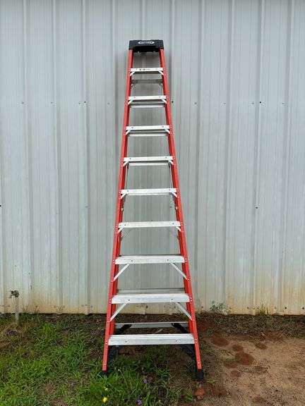 Werner 10 Ft Fiberglass Step Ladder - South Auction