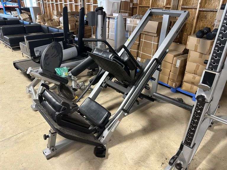 Nautilus Leg Press Machine - South Auction