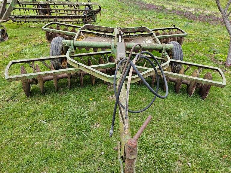 John Deere 10-ft disc - T&S Auction Service