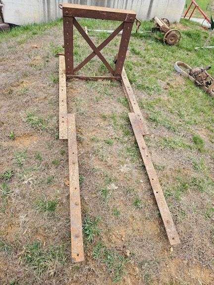 Three-point hitch platform frame - T&S Auction Service