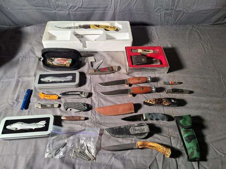 Assorted fancy collector knives - T&S Auction Service