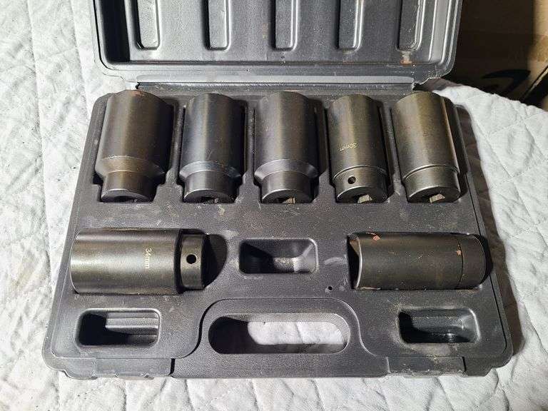 Pittsburgh front-wheel-drive axle/locknut/socket set - T&S Auction Service