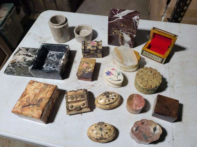 Collectible boxes - T&S Auction Service