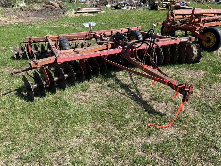 Massey Ferguson 12ft Tandem disc - Taylors Auctioneers Ltd