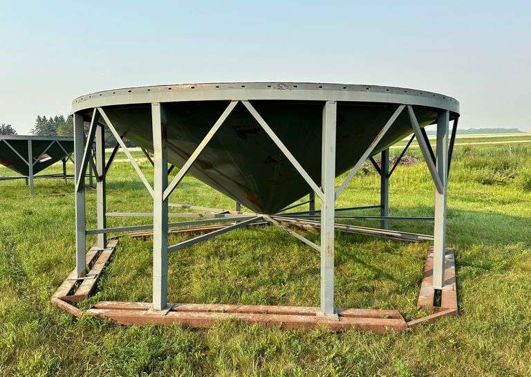18ft Hopper on Skid - Taylors Auctioneers Ltd