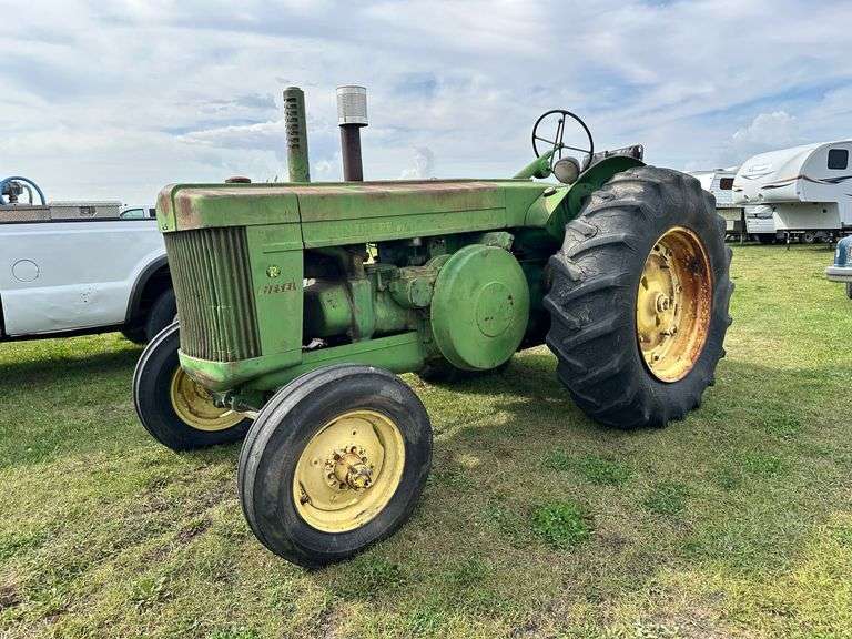 1954 John Deere R Diesel - Taylors Auctioneers Ltd