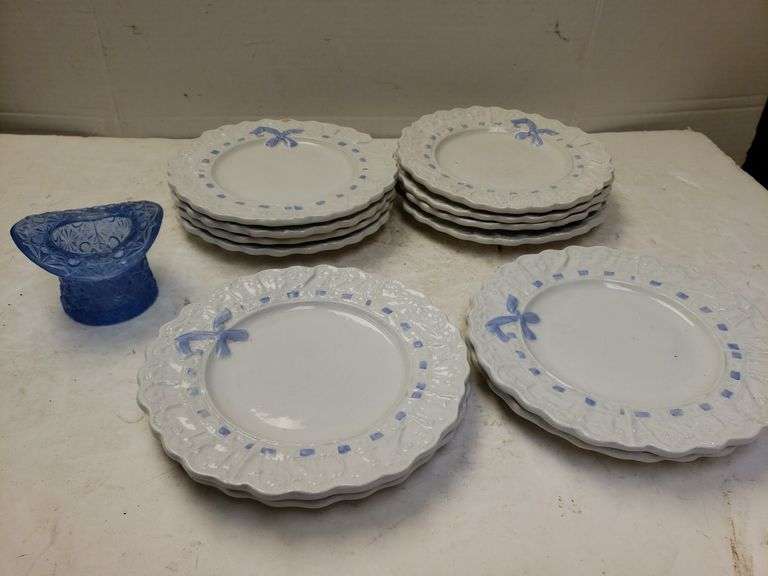 Blue Ribbon Plates Made In Italy & Blue Glass Top hat - Trice Auctions