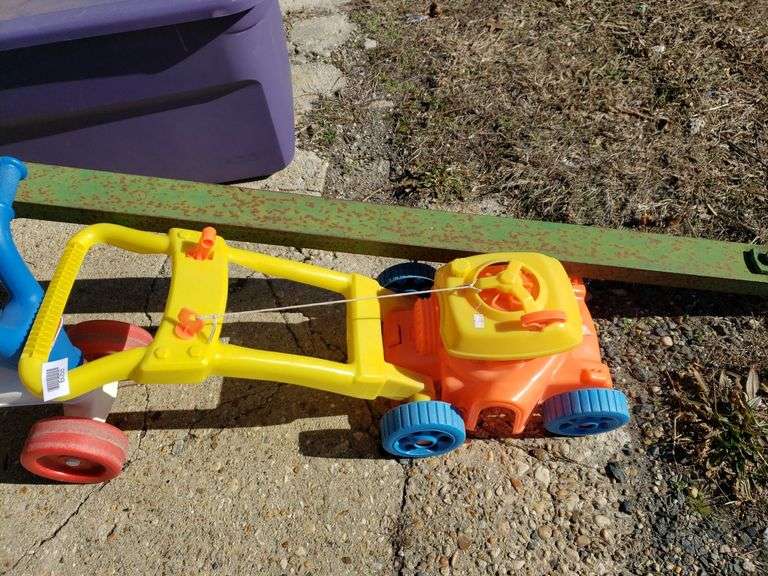 Childrens Push Toys - Trice Auctions