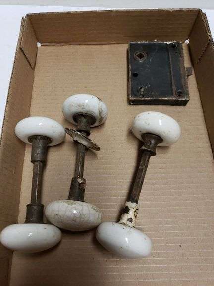 Antique Skeleton Key Door Hardware And Antique Door Knobs - Trice Auctions