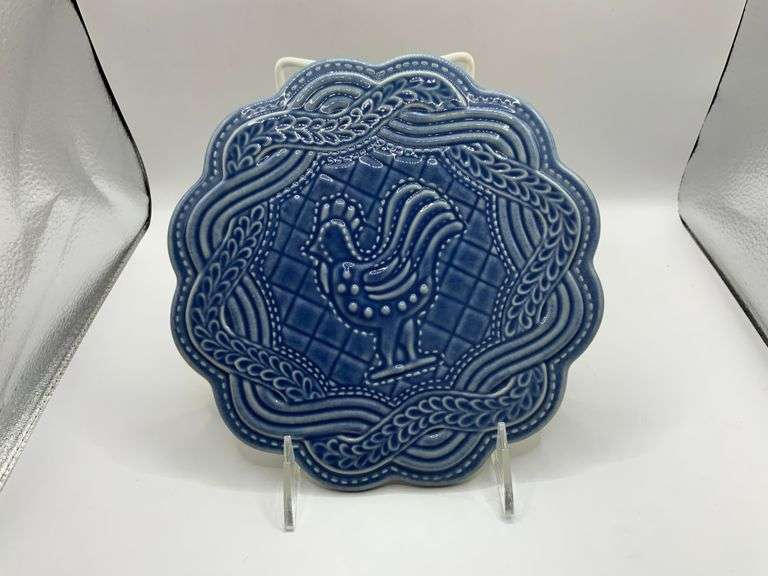 LONGABERGER ORIGINAL CRAFT BLUE CHICKEN TRIVET - Trice Auctions