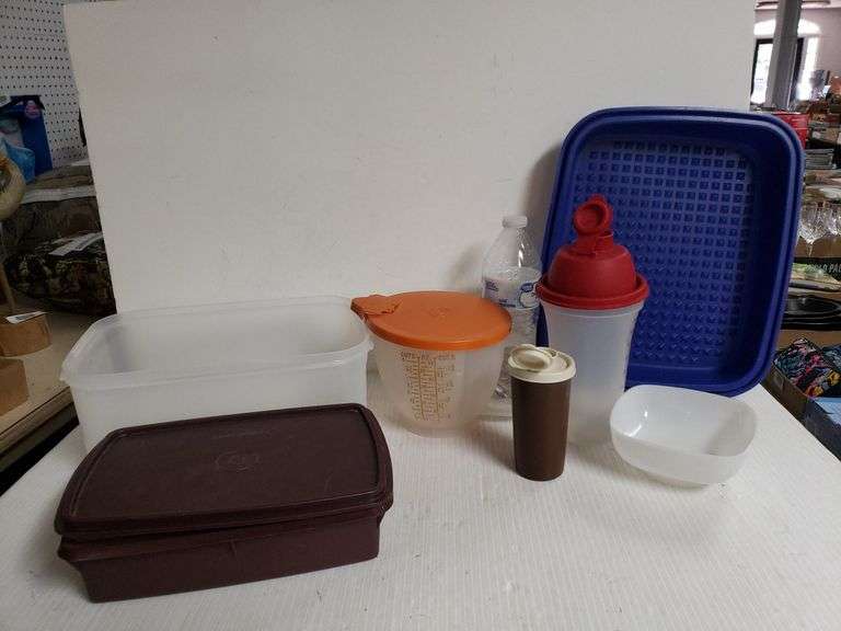 Vintage Tupperware Pieces - Trice Auctions
