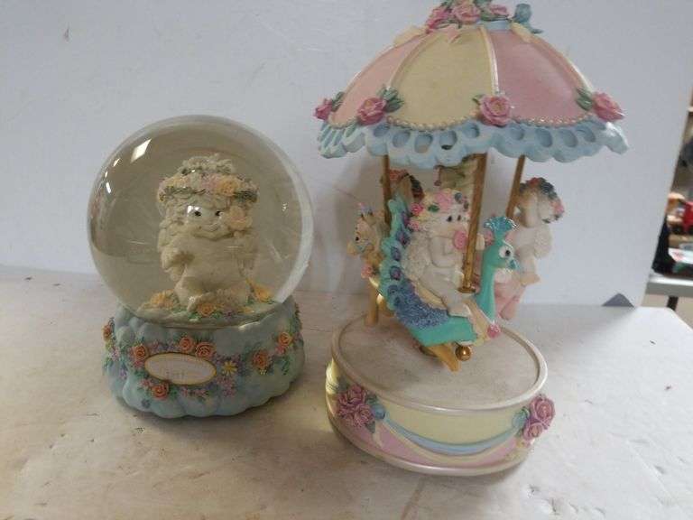 Dreamsicle Globe & Carousel Music Box - Trice Auctions