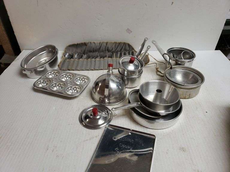 Childs Play Cookware - Trice Auctions