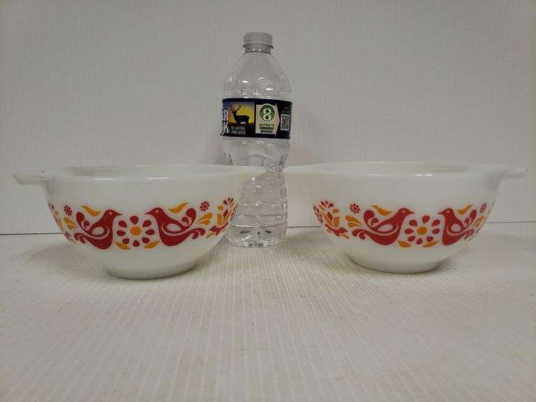 2 - 1.5 Qt Bird Pyrex Mixing Bowls - Trice Auctions