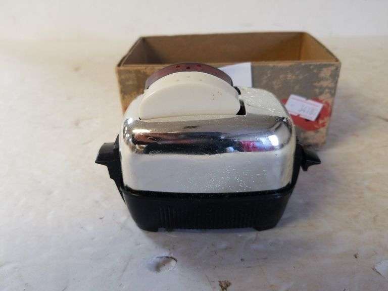 Pop Up Toaster Salt/pepper Shakers - Trice Auctions