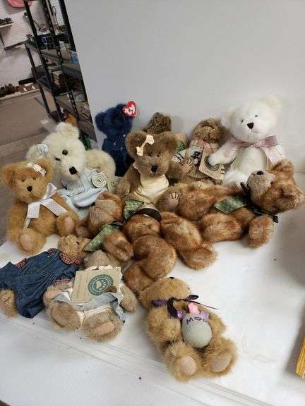 Large Lot Of Stuffed Bears - Trice Auctions