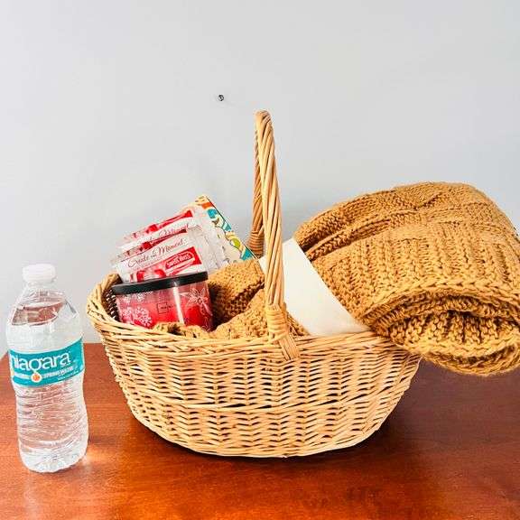 Gift Basket Bundle: Throw, 3-Wick Candle, Hot Chocolate - Trice Auctions