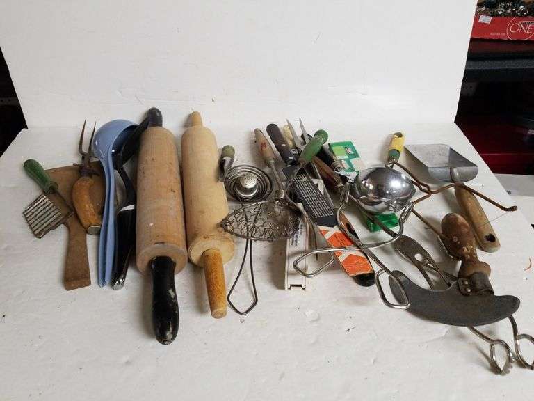 Assorted Kitchen Tools - Trice Auctions