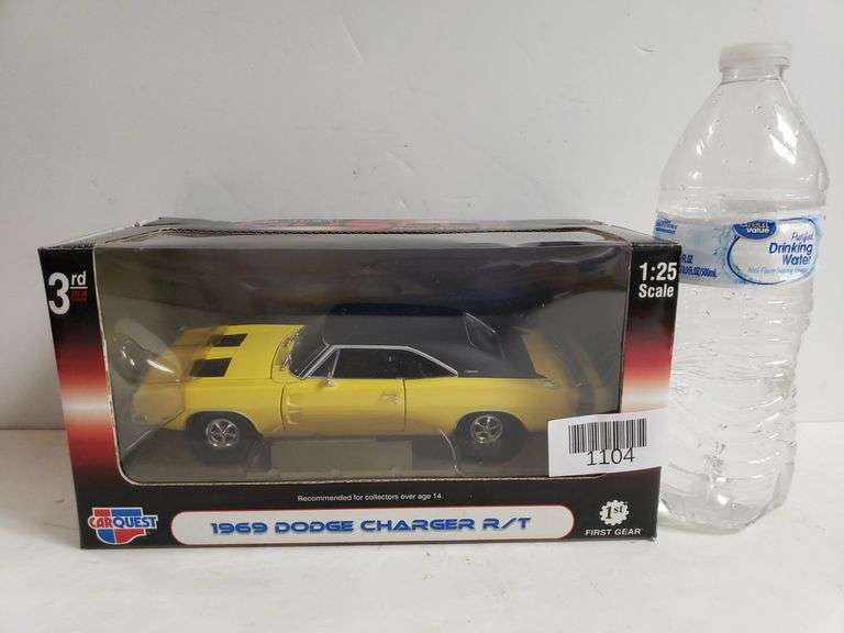 1:25 Scale Carquest Muscle Diecast Car - 1969 Dodge Charger R/T - Trice ...