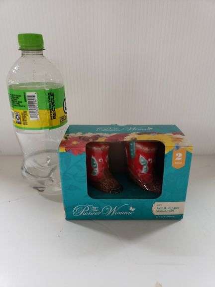 The Pioneer Woman Salt And Pepper Shakers - Trice Auctions