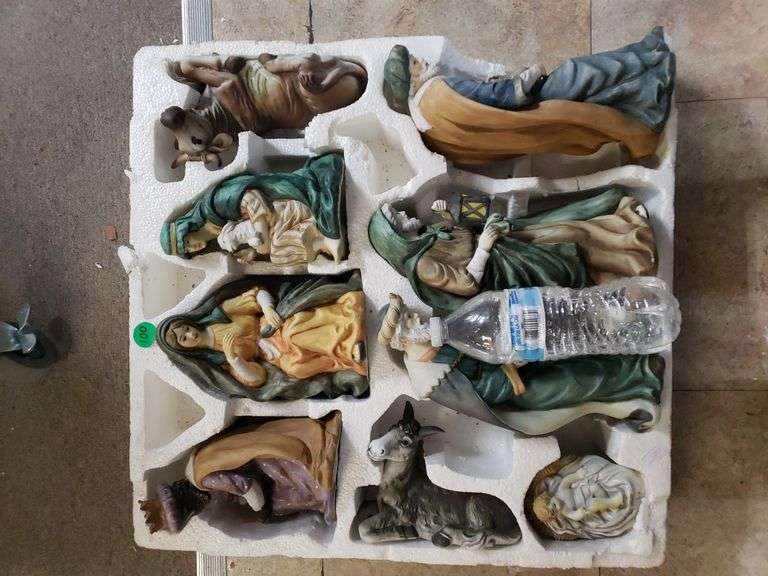 Large Ceramic Nativity Scene Pieces - Trice Auctions