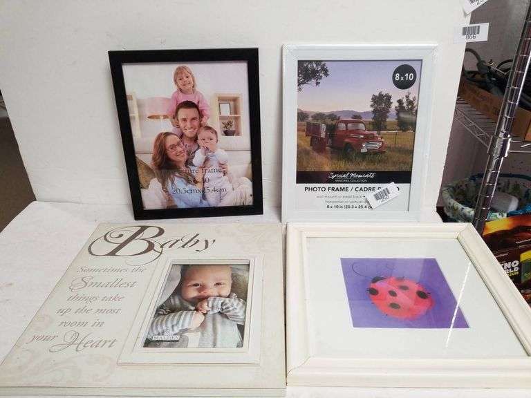 Set of 4 photo frames, assorted designs - Trice Auctions