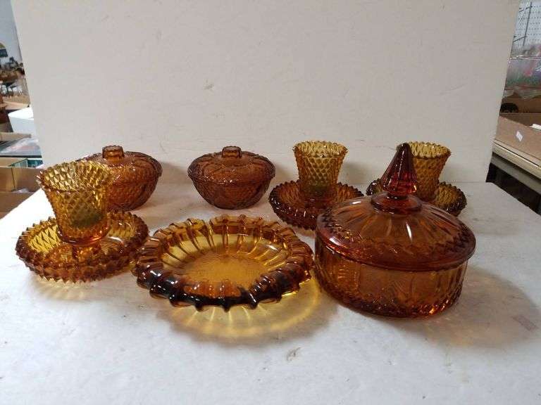 Amber glassware set with textured design - Trice Auctions