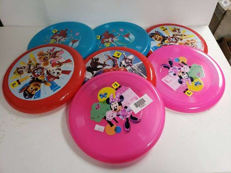 Set of 7 character-themed flying discs - Trice Auctions
